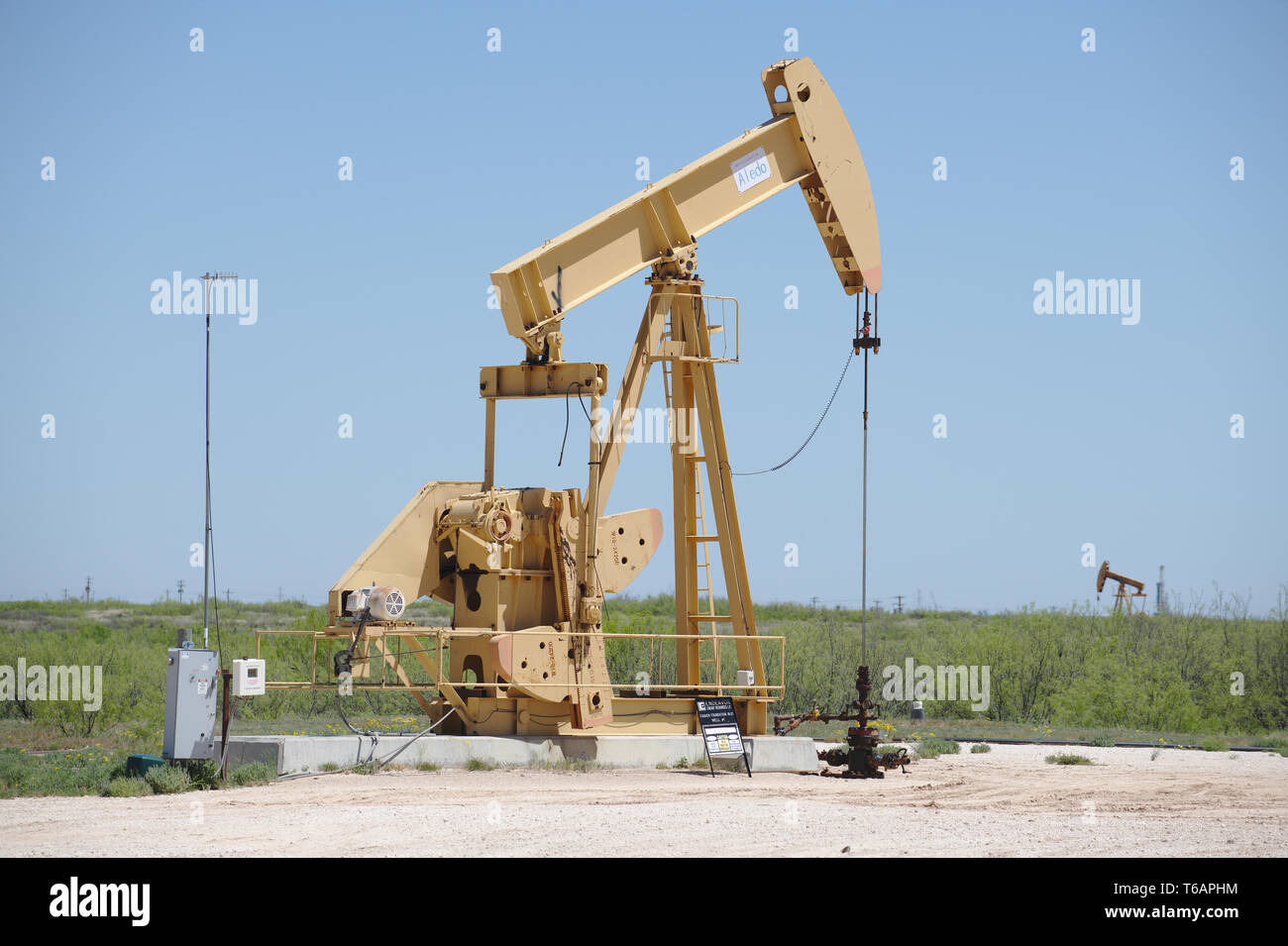 Pumping unit hi-res stock photography and images - Alamy