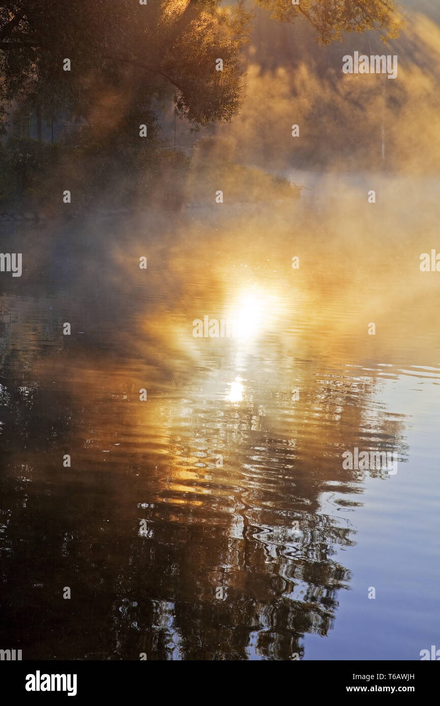 Sun in river hi-res stock photography and images - Alamy