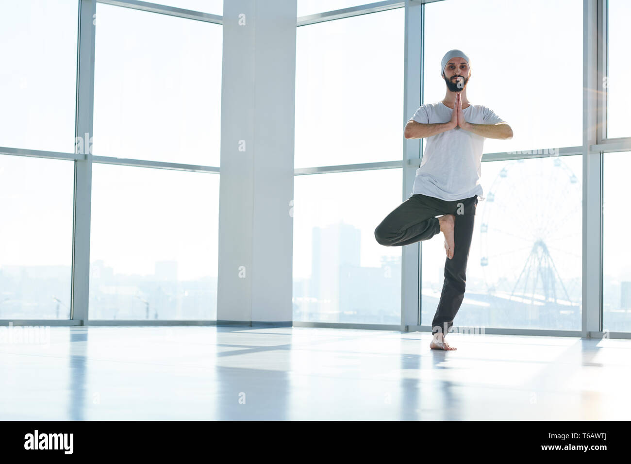 Yoga activewear hi-res stock photography and images - Alamy