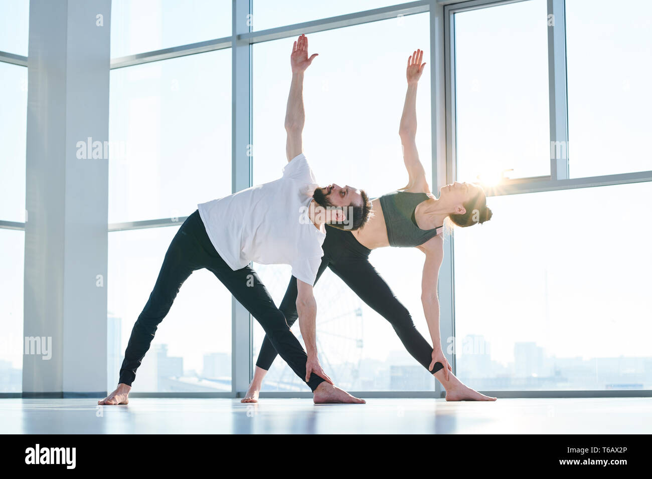 Yoga wellbeing couple hi-res stock photography and images - Alamy