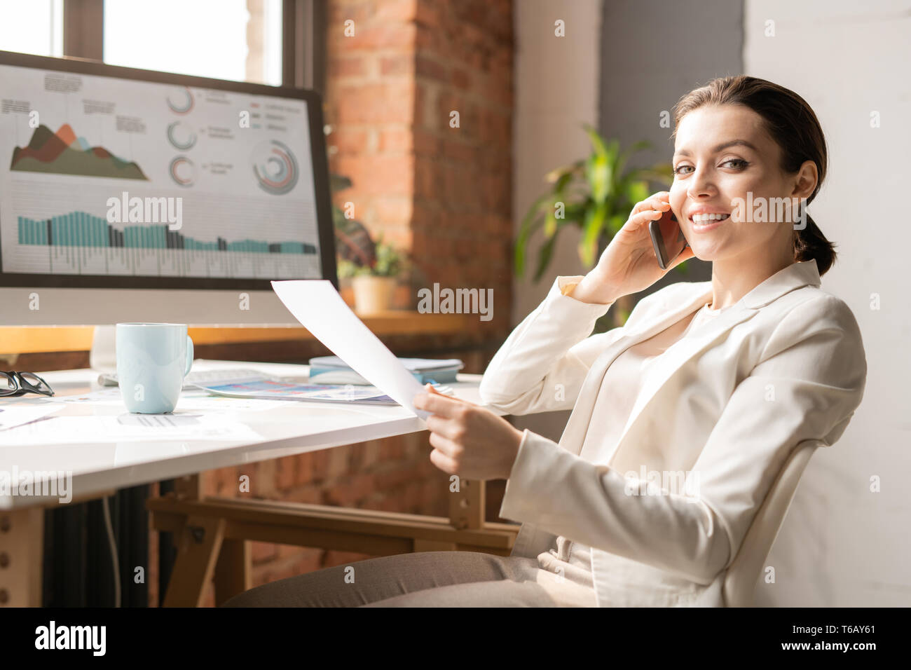 Female director hi-res stock photography and images - Alamy