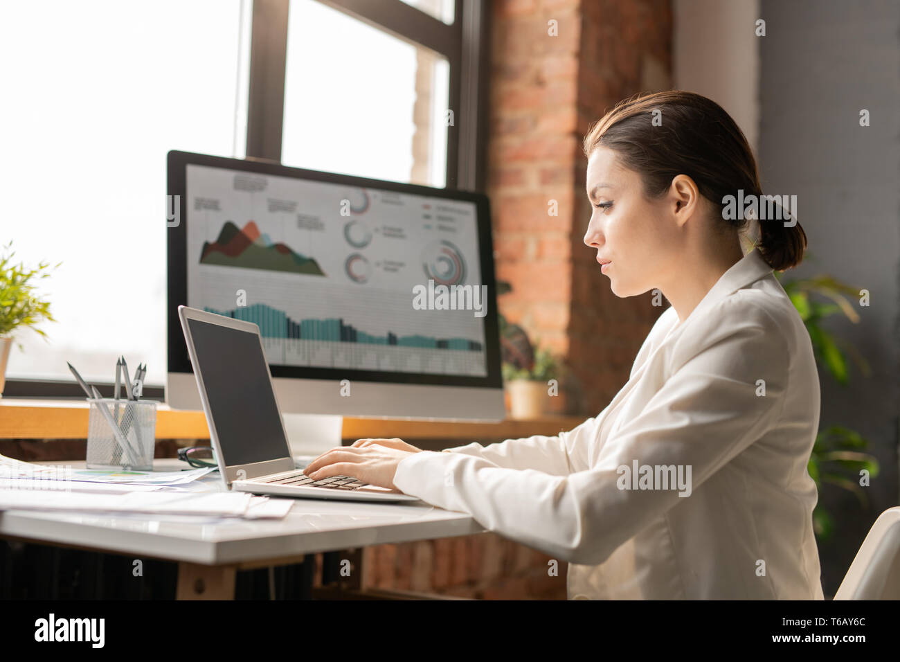 Analyzing online data Stock Photo - Alamy