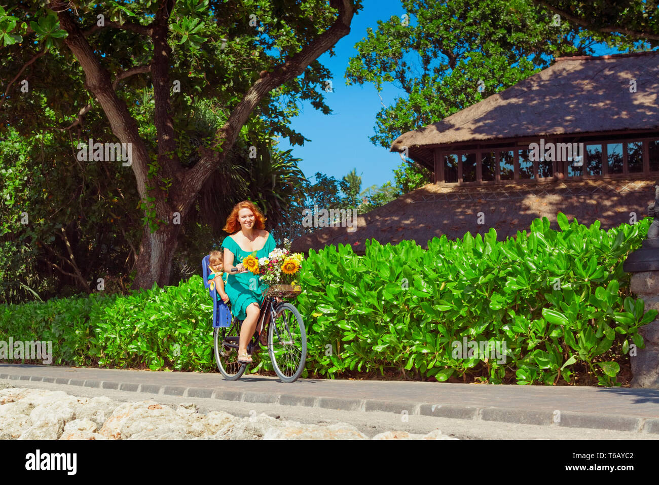 Bicycling kids hi-res stock photography and images - Alamy