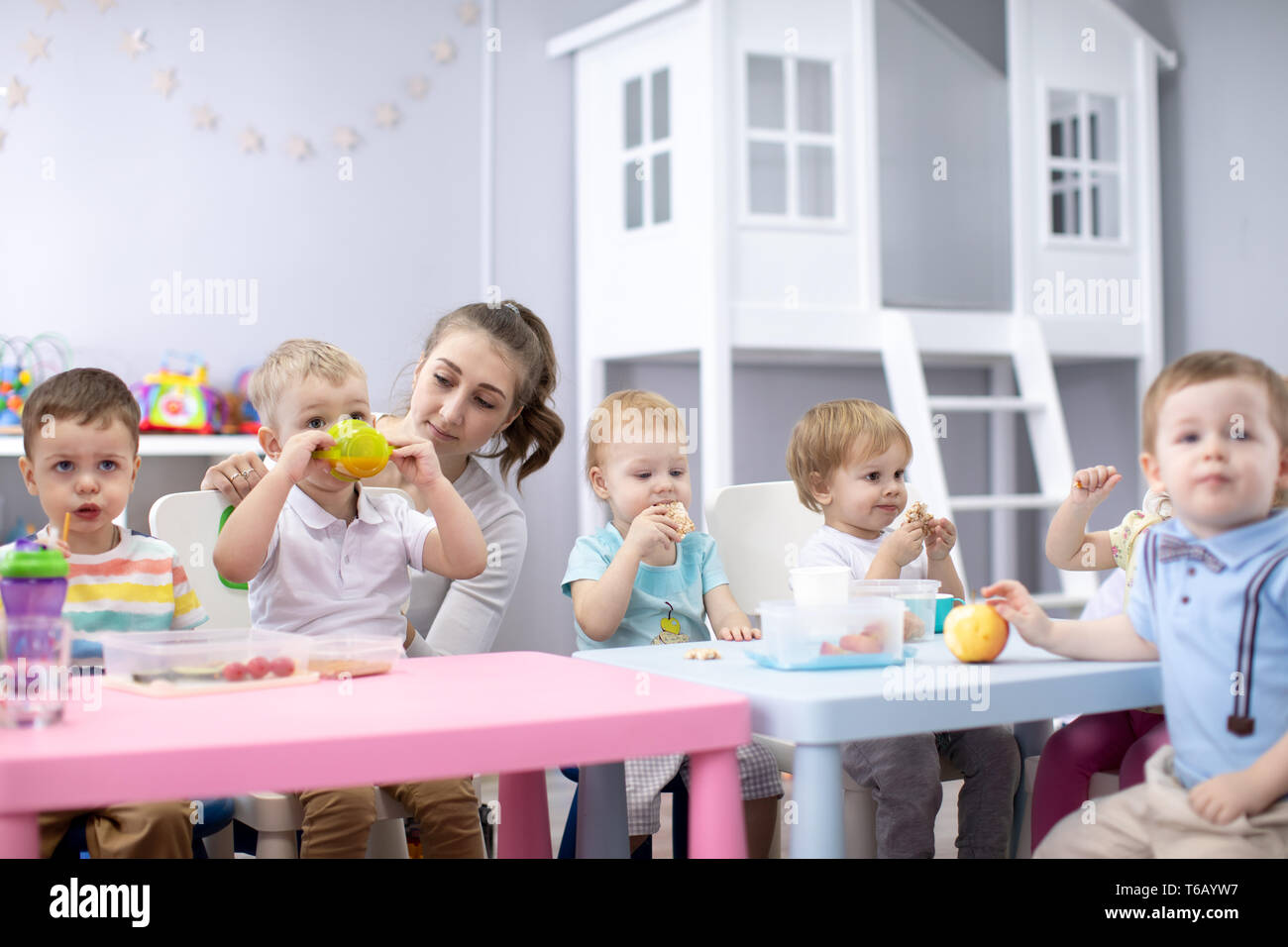 Children having lunch in kindergarten hi-res stock photography and ...