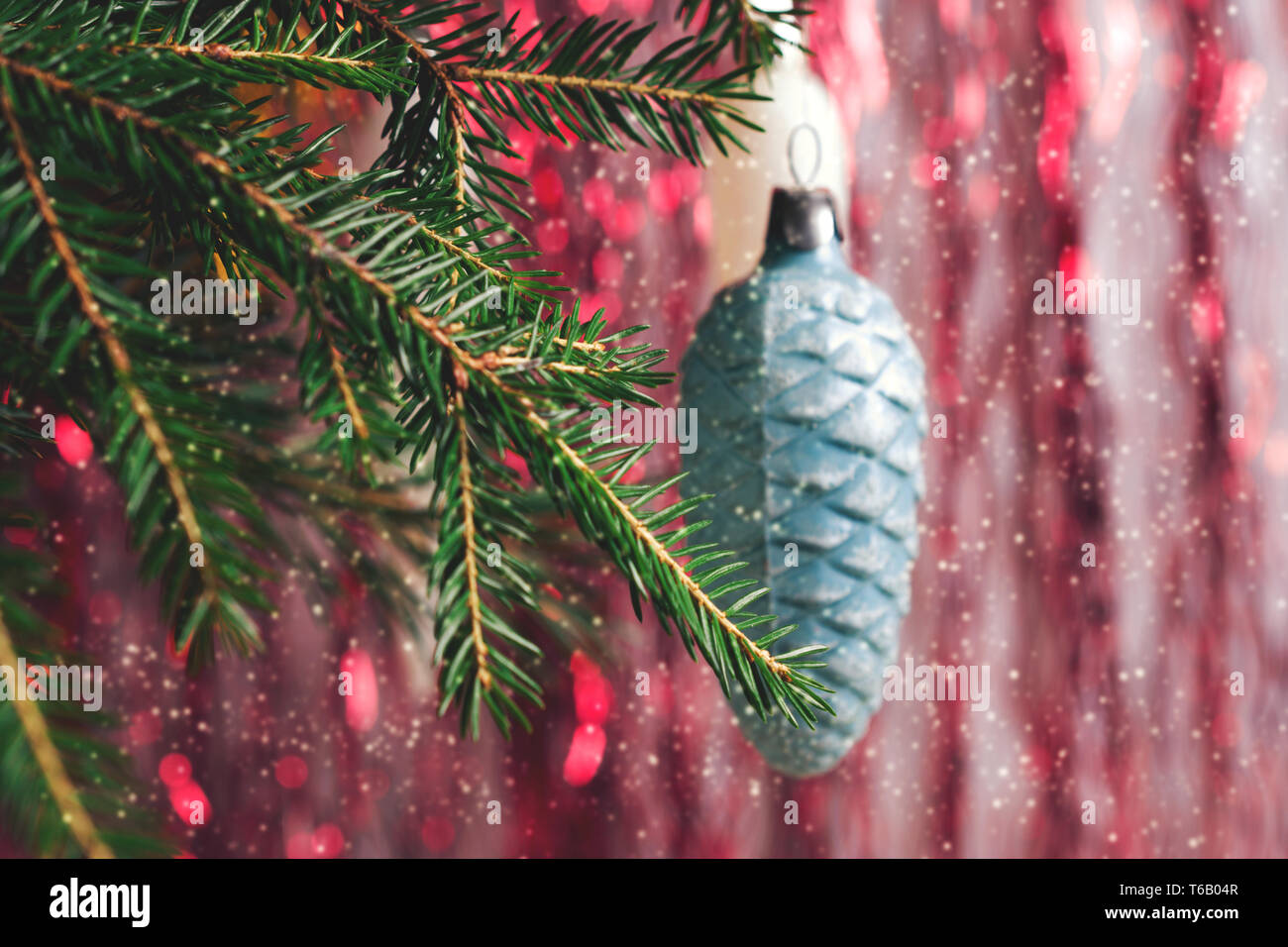 Snow falling on pine tree hi-res stock photography and images - Alamy
