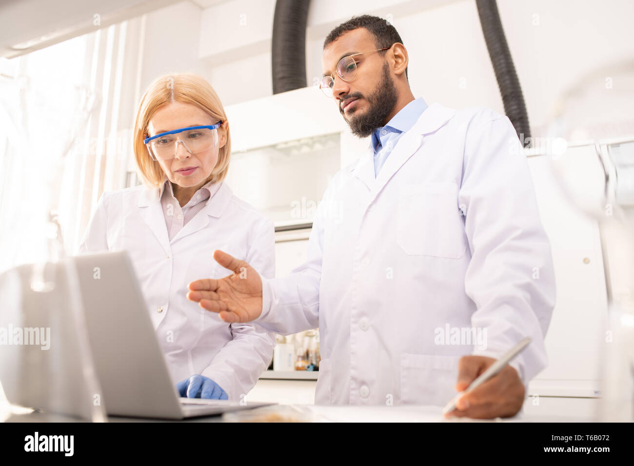 Thoughtful laboratory colleagues finding solution Stock Photo - Alamy Thoughtful laboratory colleagues finding solution Stock Photo - Alamy