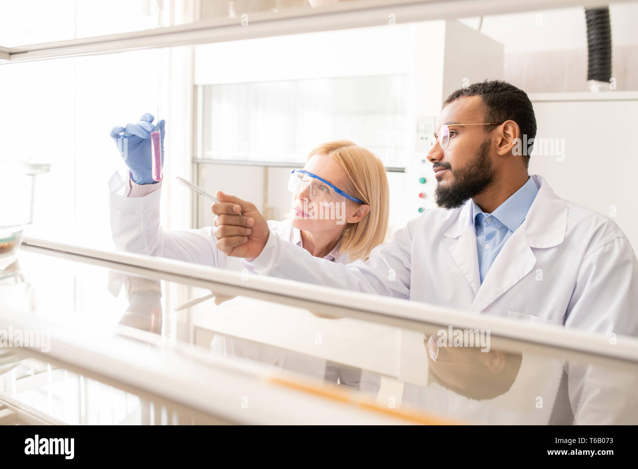 Medical scientists working on medication Stock Photo - Alamy