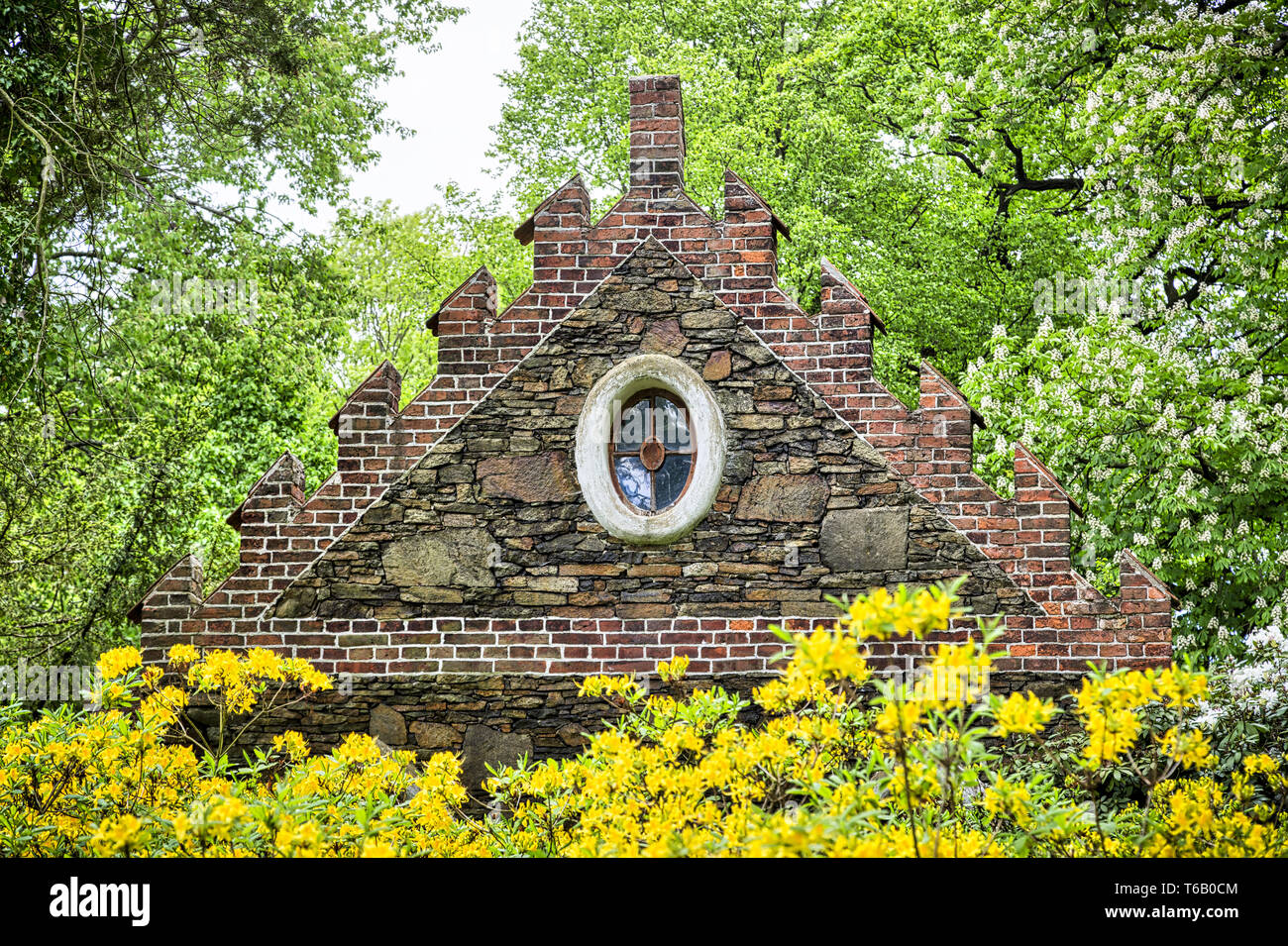 Gothic cottage hi-res stock photography and images - Alamy