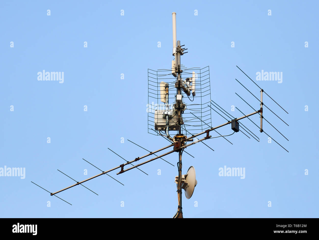 Wi fi antenna hi-res stock photography and images - Alamy