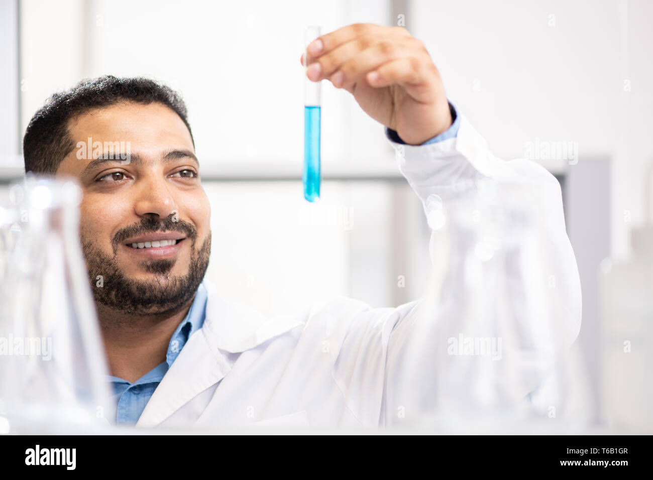 Finding test solution in laboratory Stock Photo - Alamy