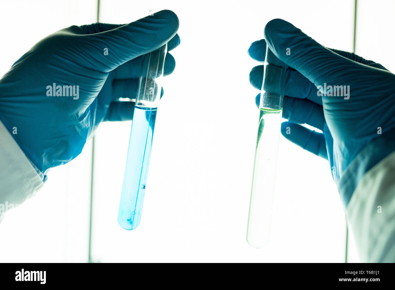 Science experiment liquids hi-res stock photography and images - Alamy