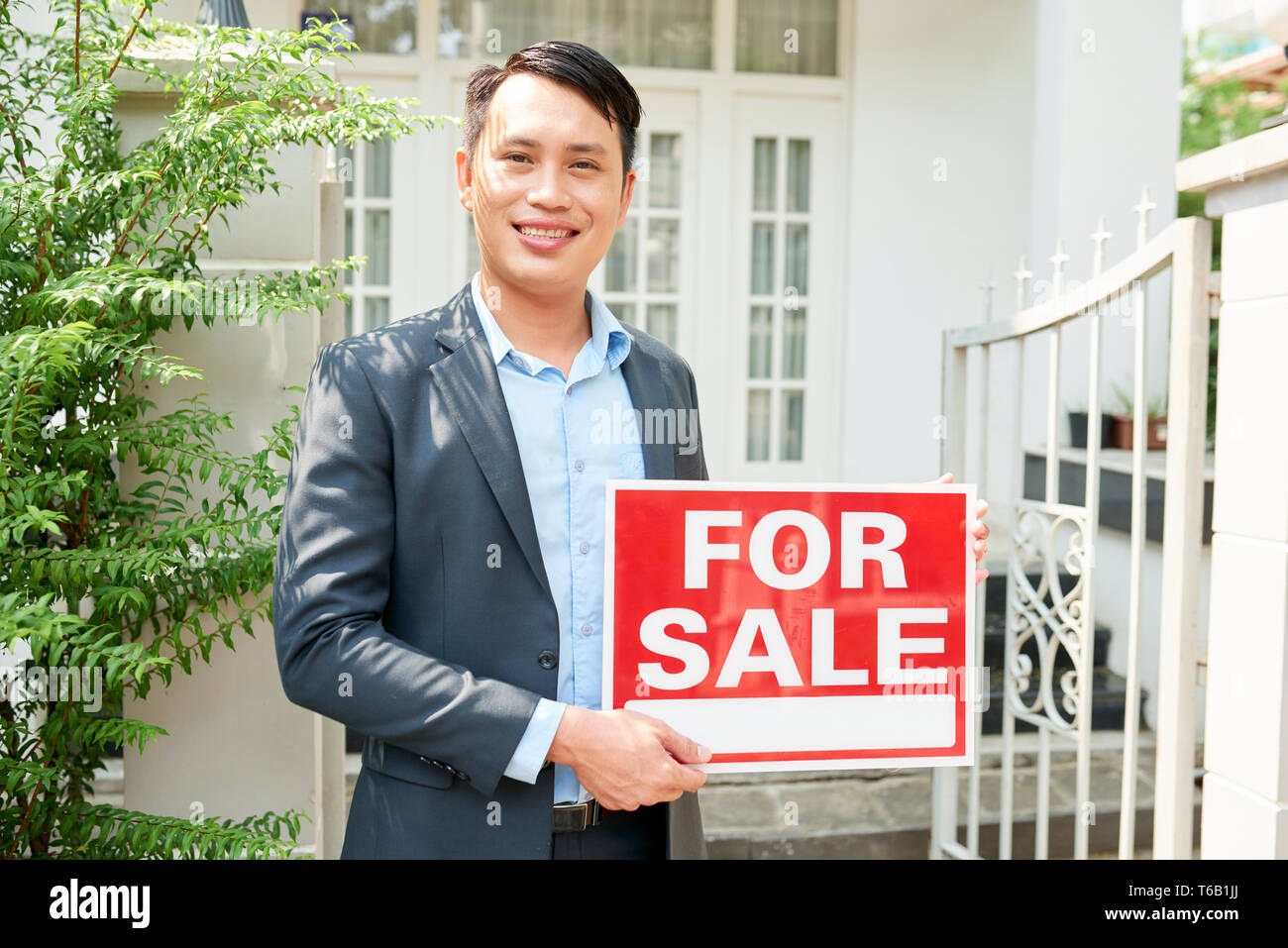 Selling residential property Stock Photo - Alamy