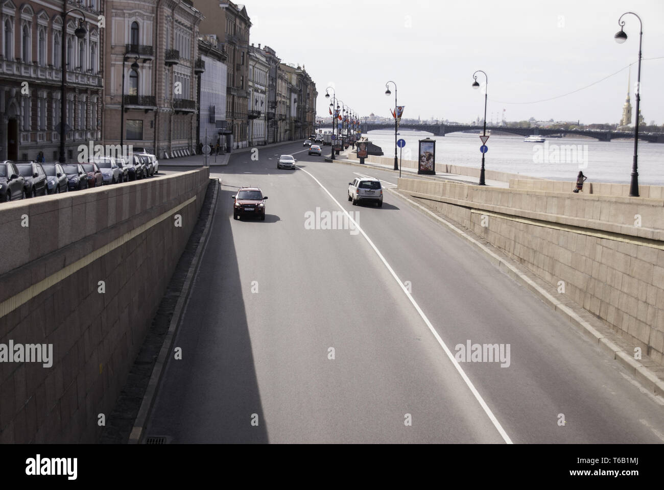 Traffic on road embankment city hi-res stock photography and images - Alamy