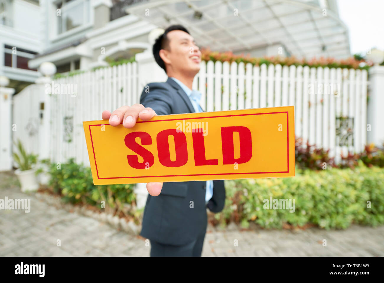 House salesman hi-res stock photography and images - Alamy