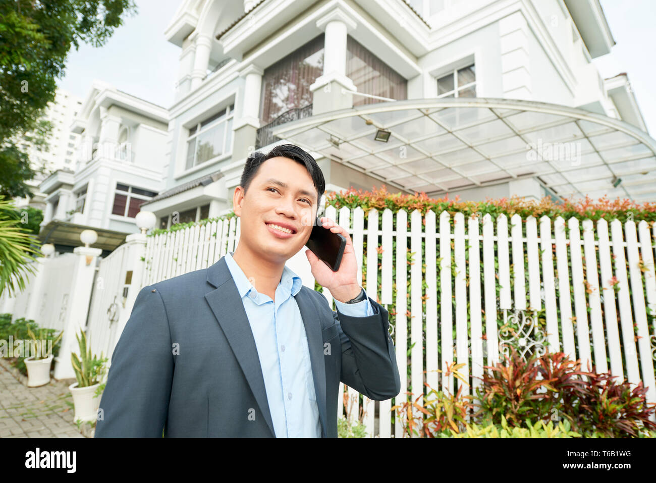 Mobile home estate agent hi-res stock photography and images - Alamy