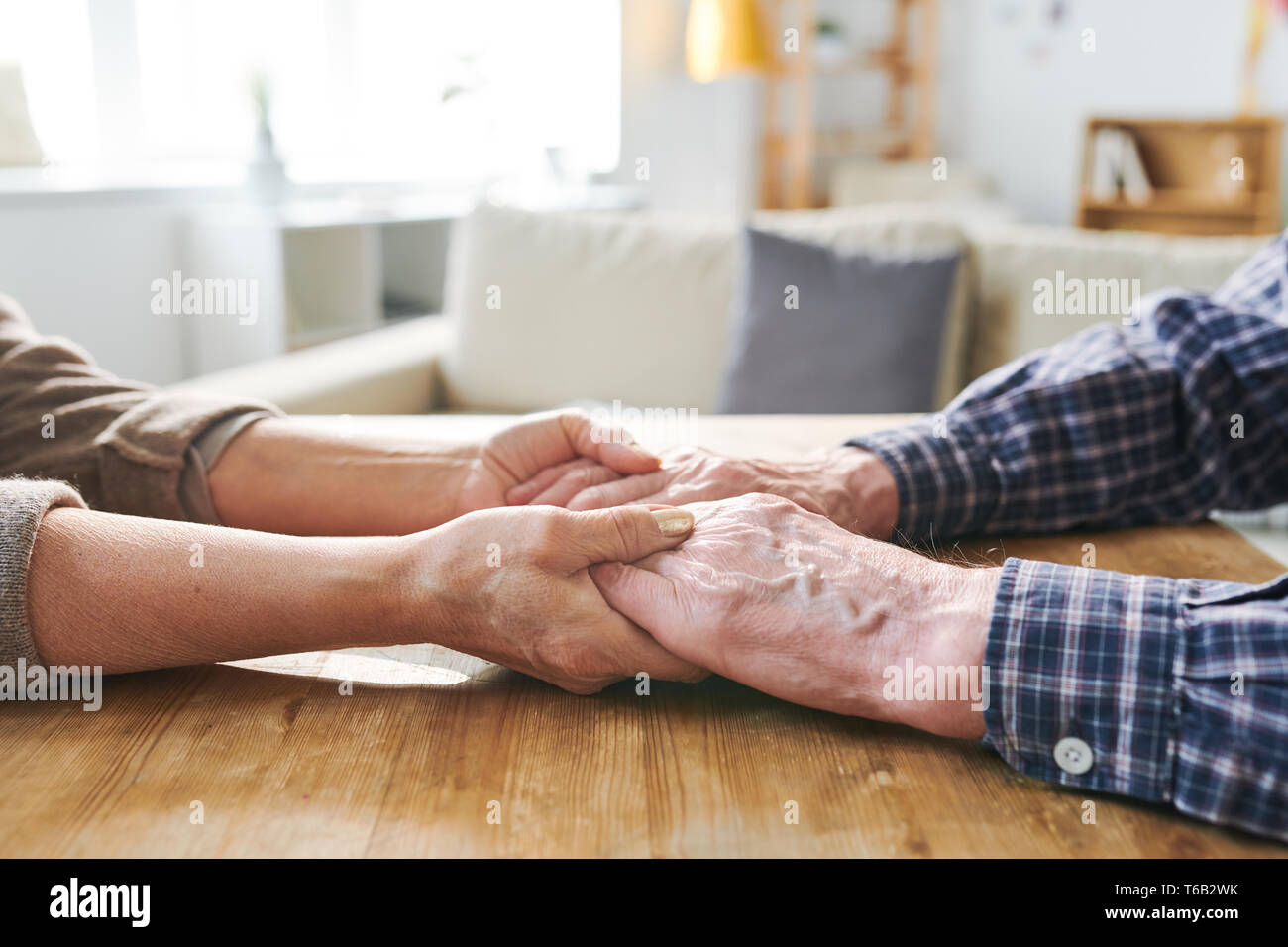 Hands on table hi-res stock photography and images - Alamy