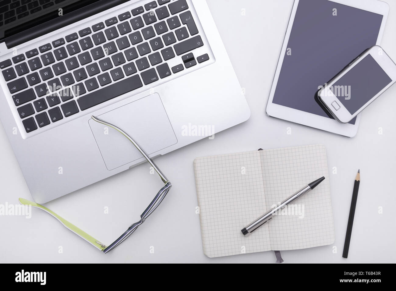 Office objects hi-res stock photography and images - Alamy