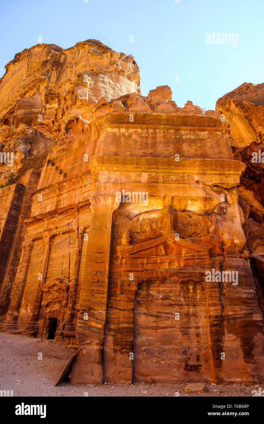 Red rock tomb hi-res stock photography and images - Alamy