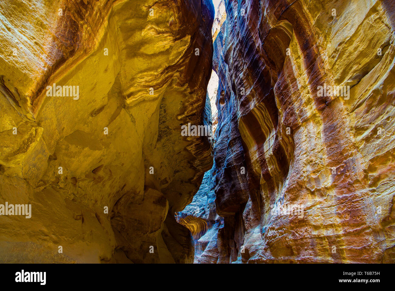 Al-Siq is the Main Entrance Canyon to Petra, Jordan Stock Photo - Alamy