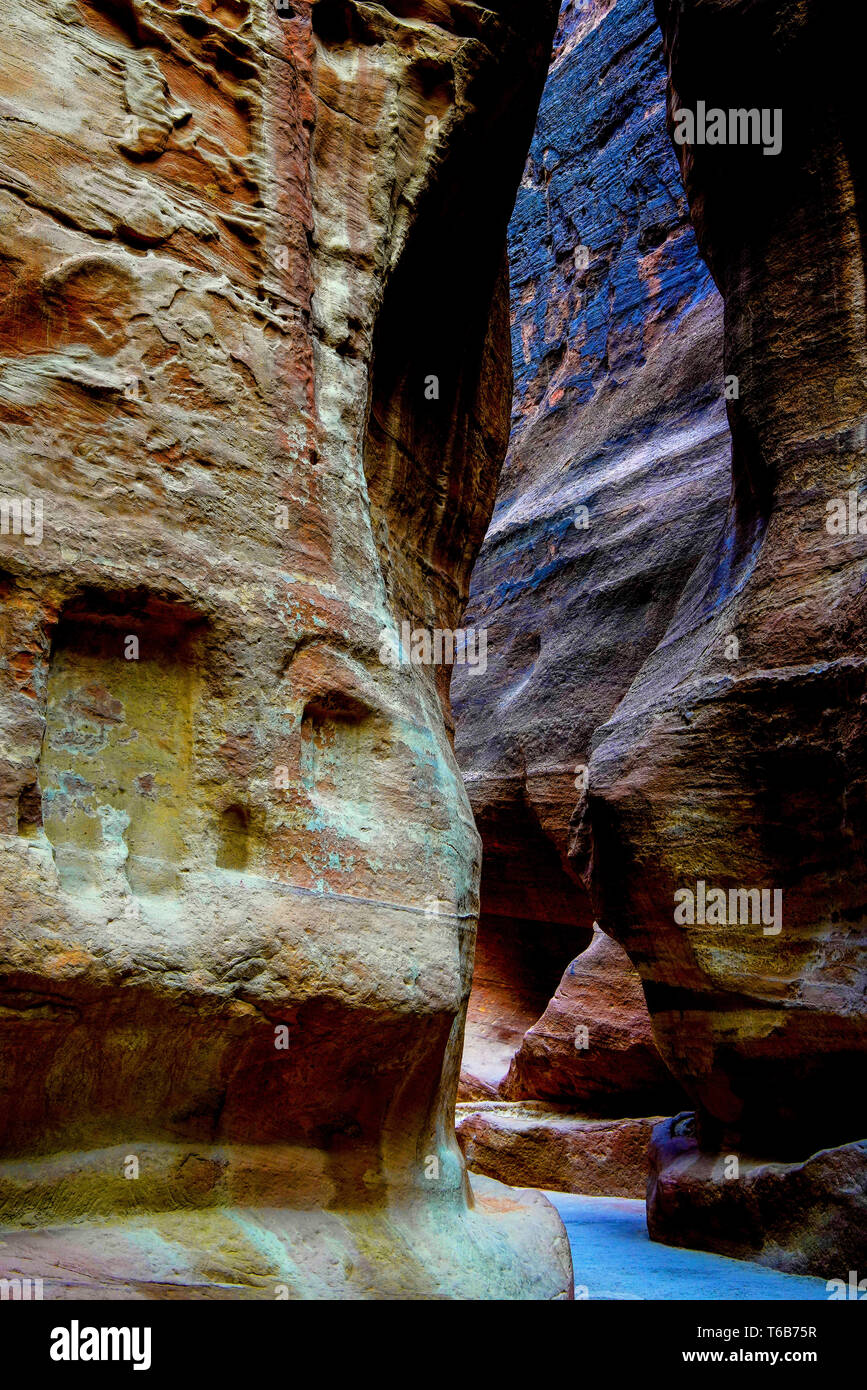 Al-Siq is the Main Entrance Canyon to Petra, Jordan Stock Photo - Alamy