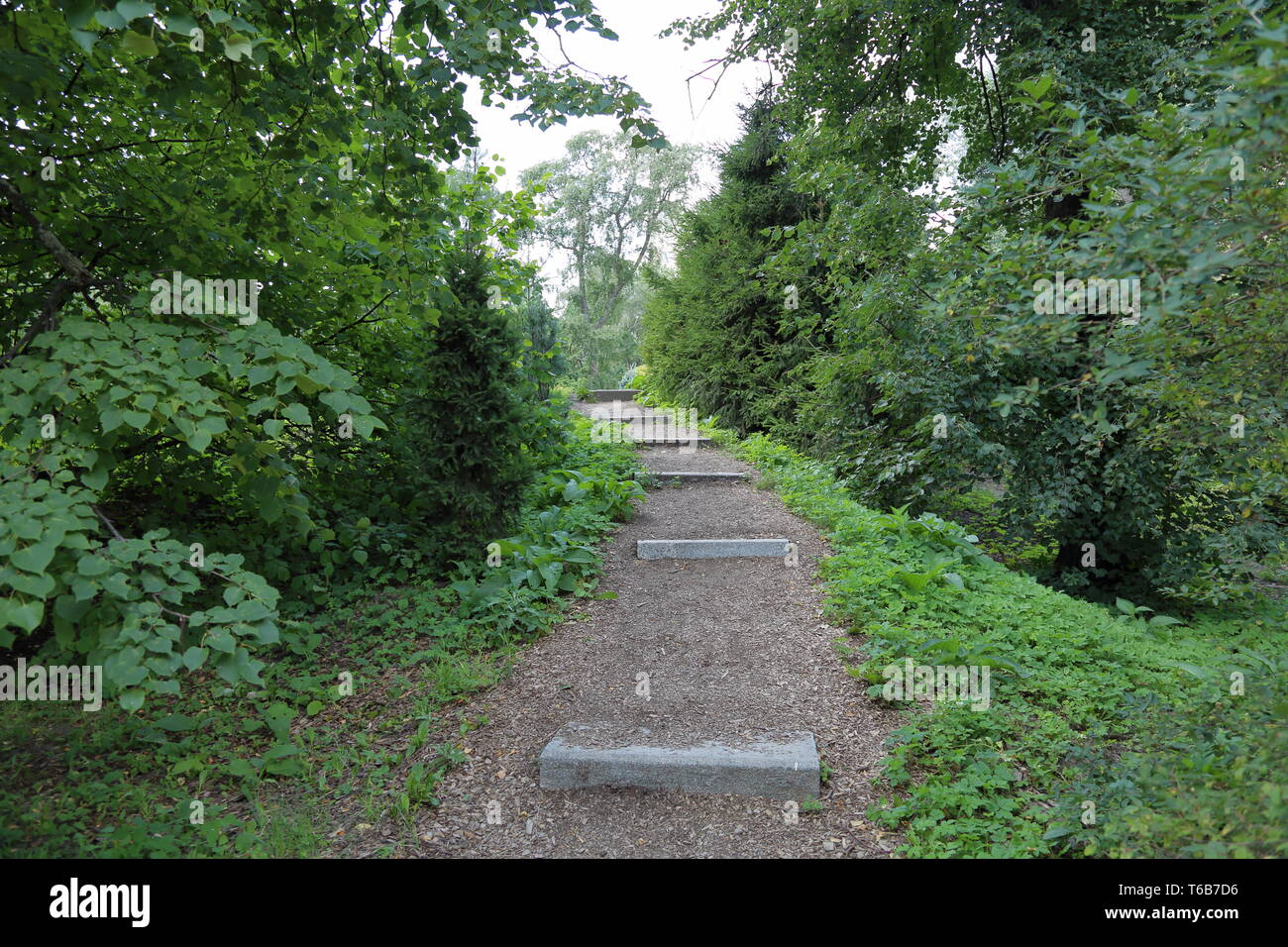 Pedestrians in park hi-res stock photography and images - Alamy