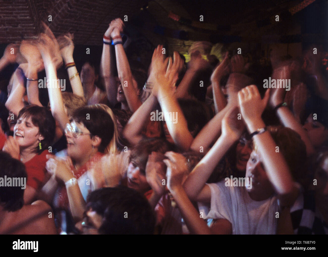 Happy audiance, seventies Stock Photo - Alamy