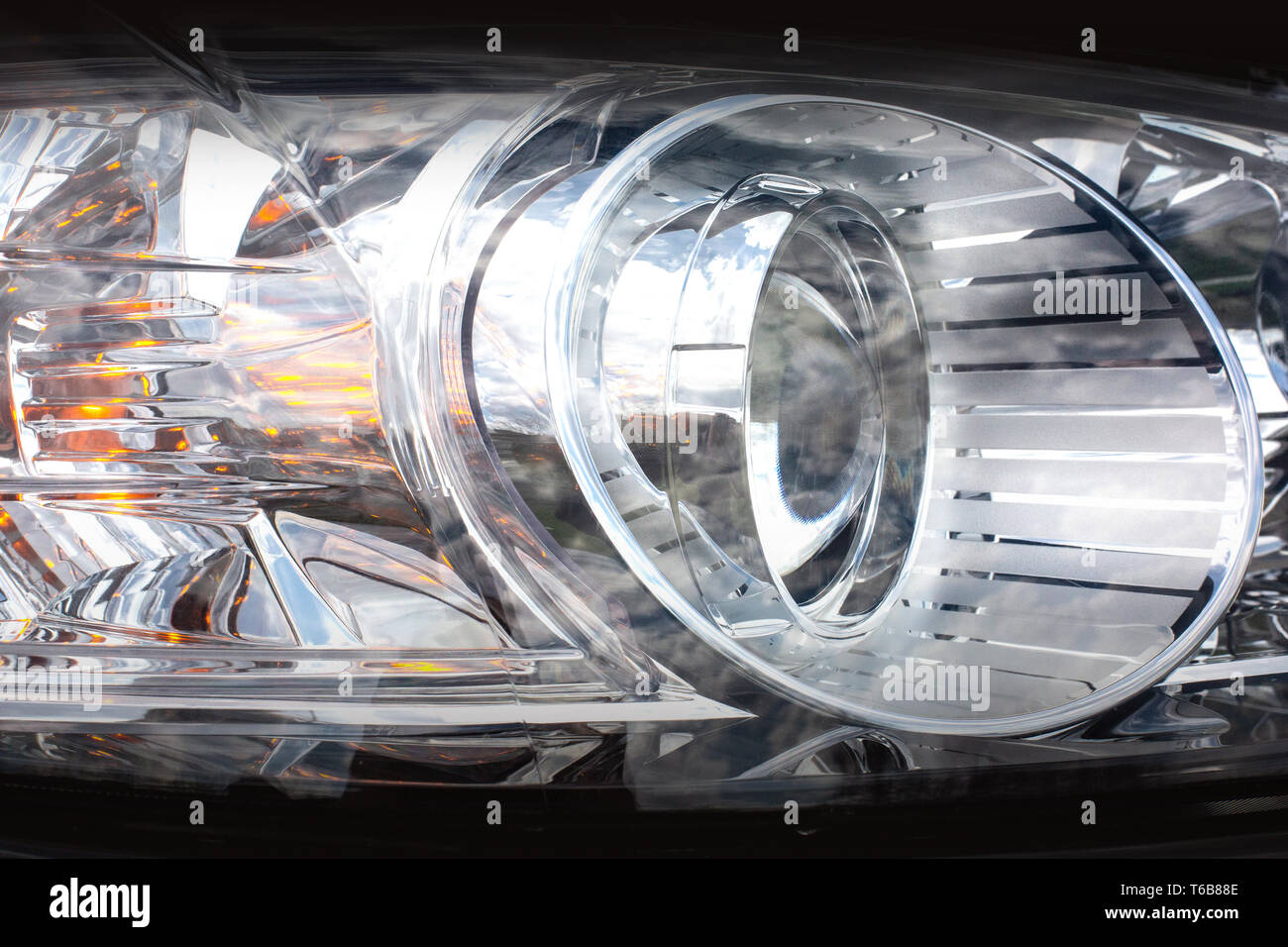 Car with one headlight on hi-res stock photography and images - Alamy