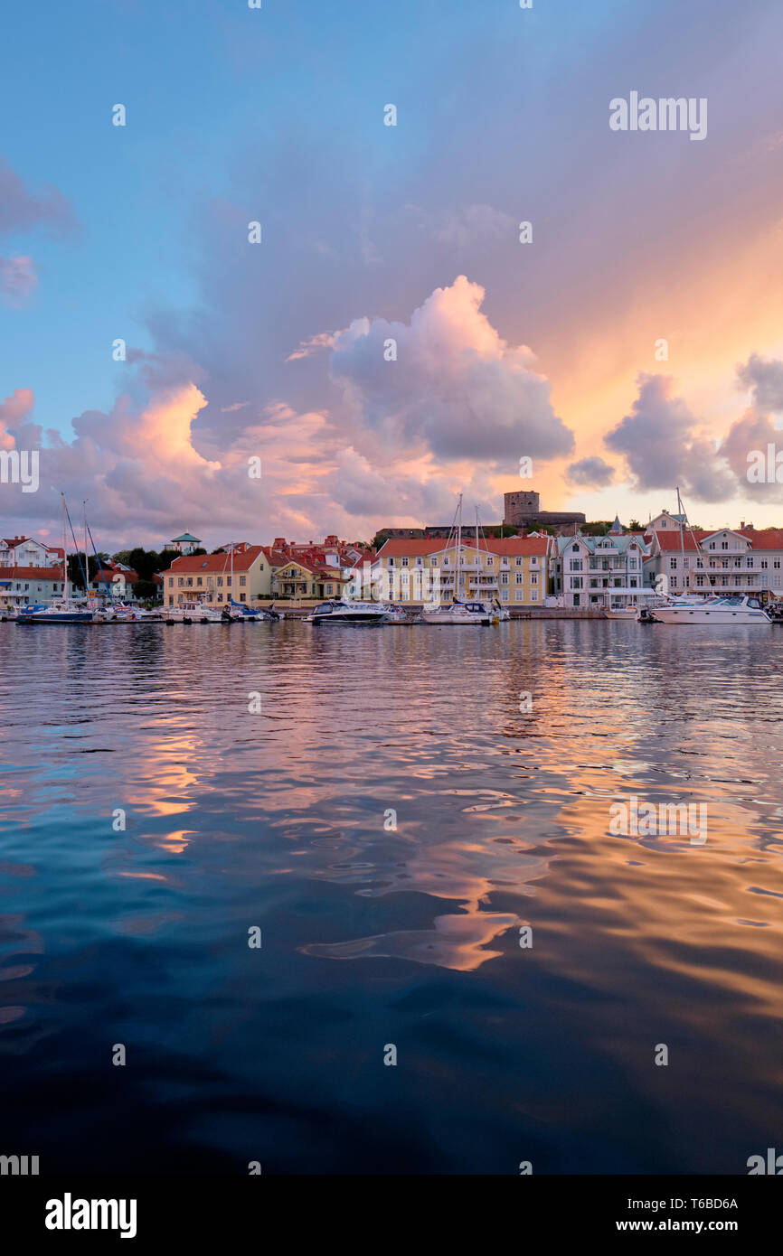 The island town waterfront of Marstrand and Carlstens Fortress at ...