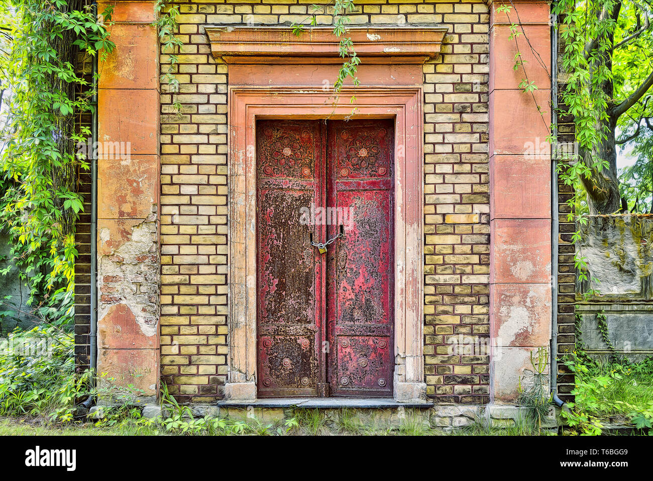 Red tomb hi-res stock photography and images - Alamy