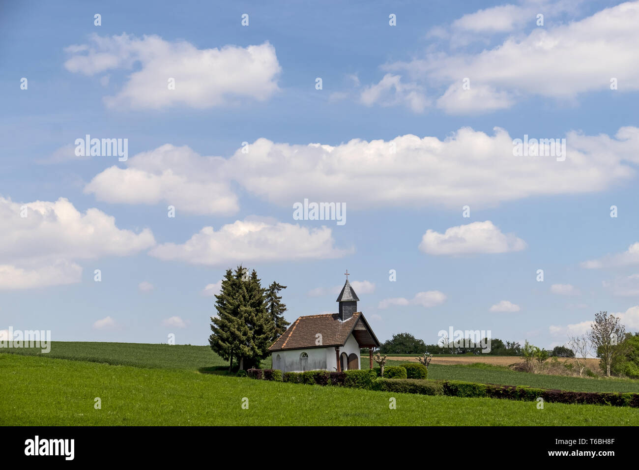 Field chapel hi-res stock photography and images - Alamy