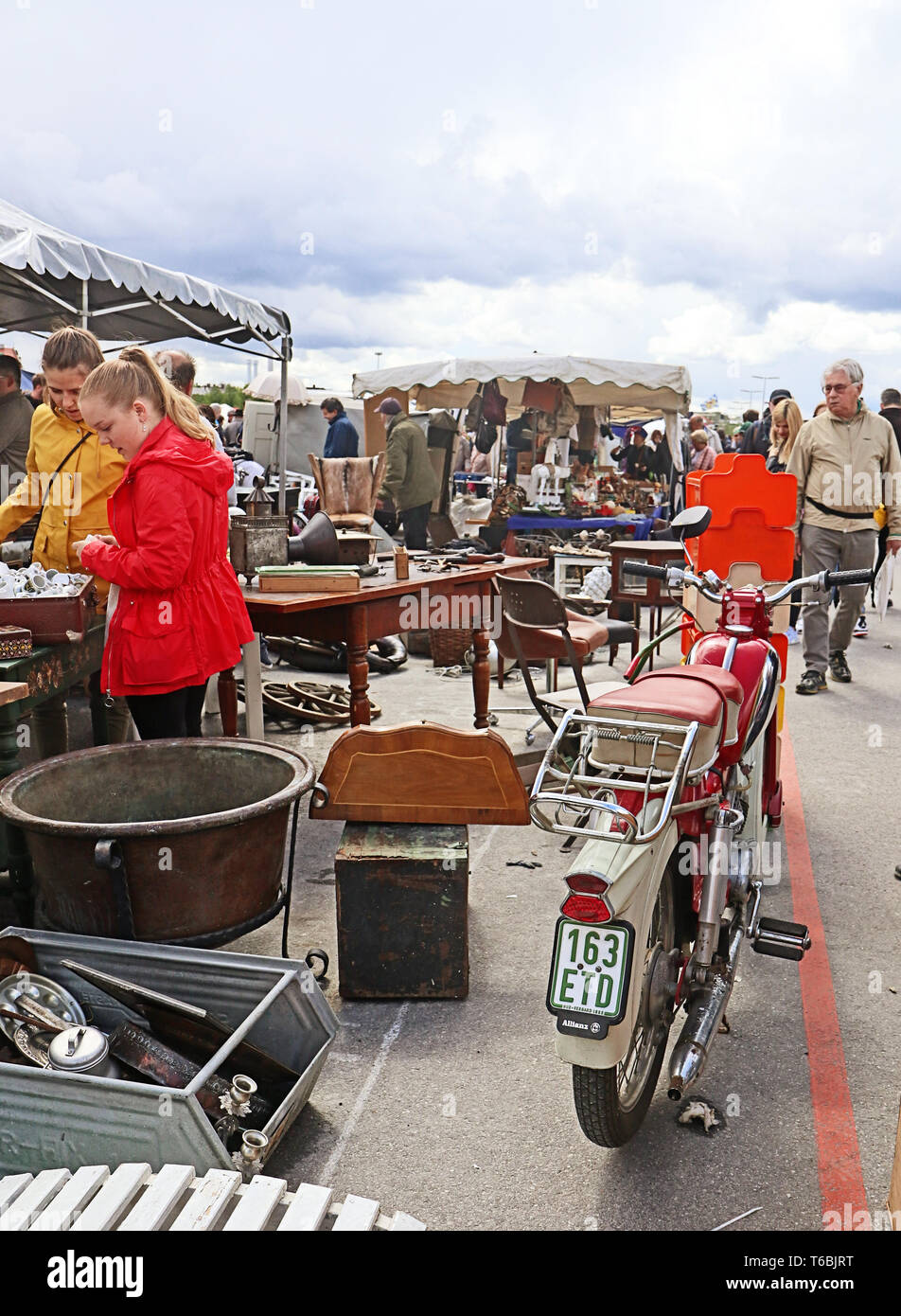 MUNICH, GERMANY View of the open air giant flea market (Riesenflohmarkt ...