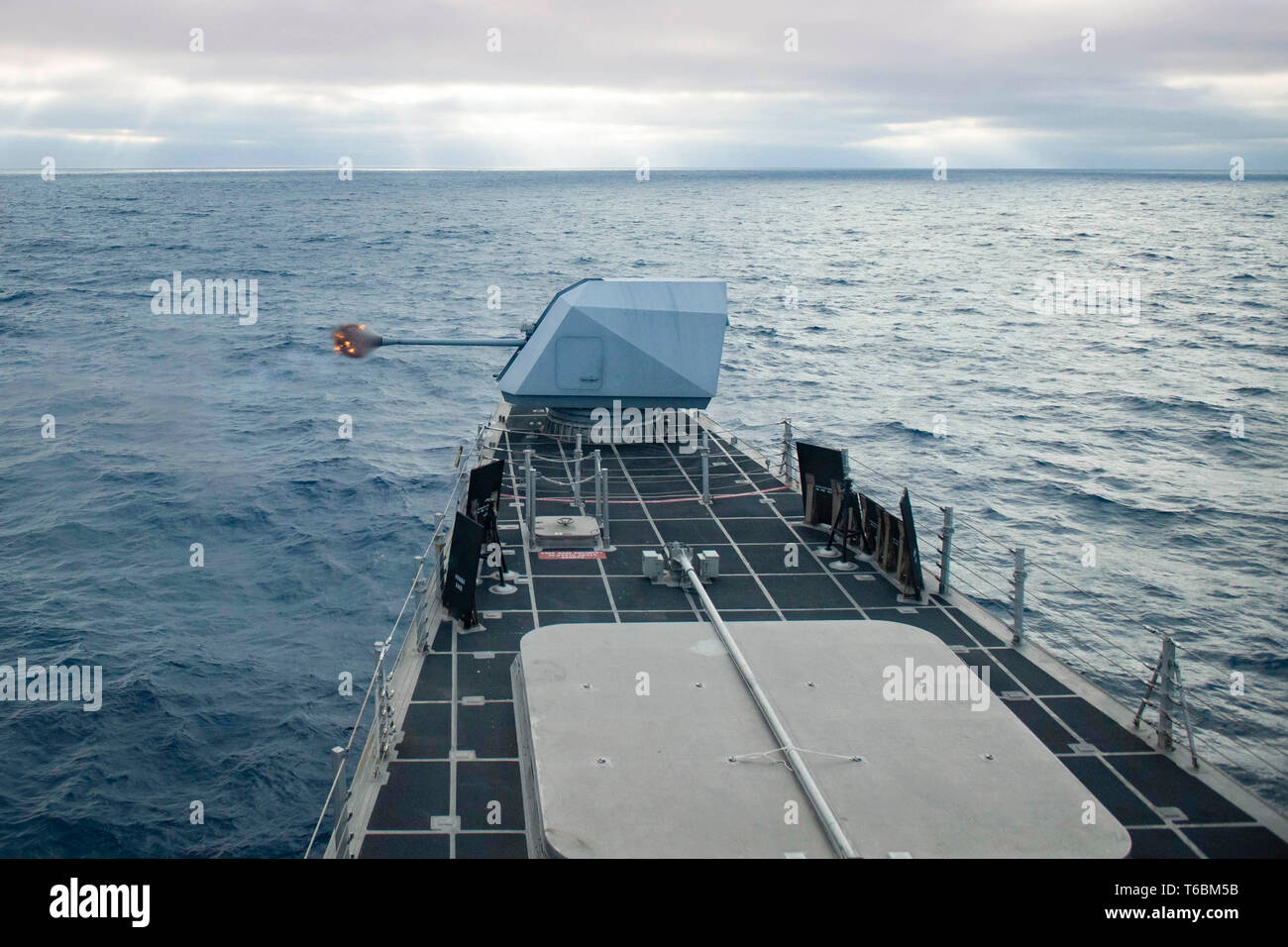 190419-N-IA905-1286 PACIFIC OCEAN (April 19, 2019) The Independence ...