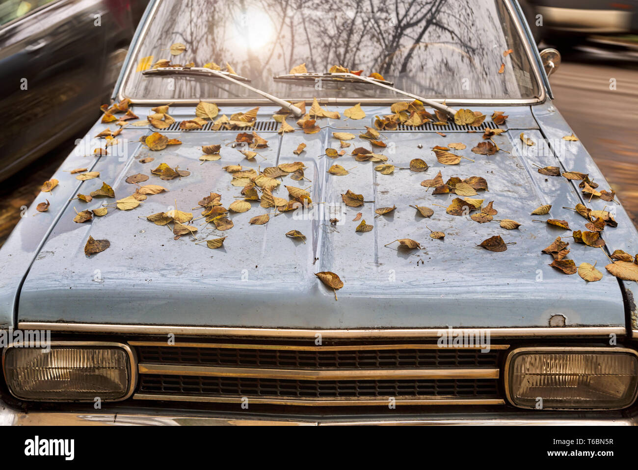Blue car on city hi-res stock photography and images - Alamy