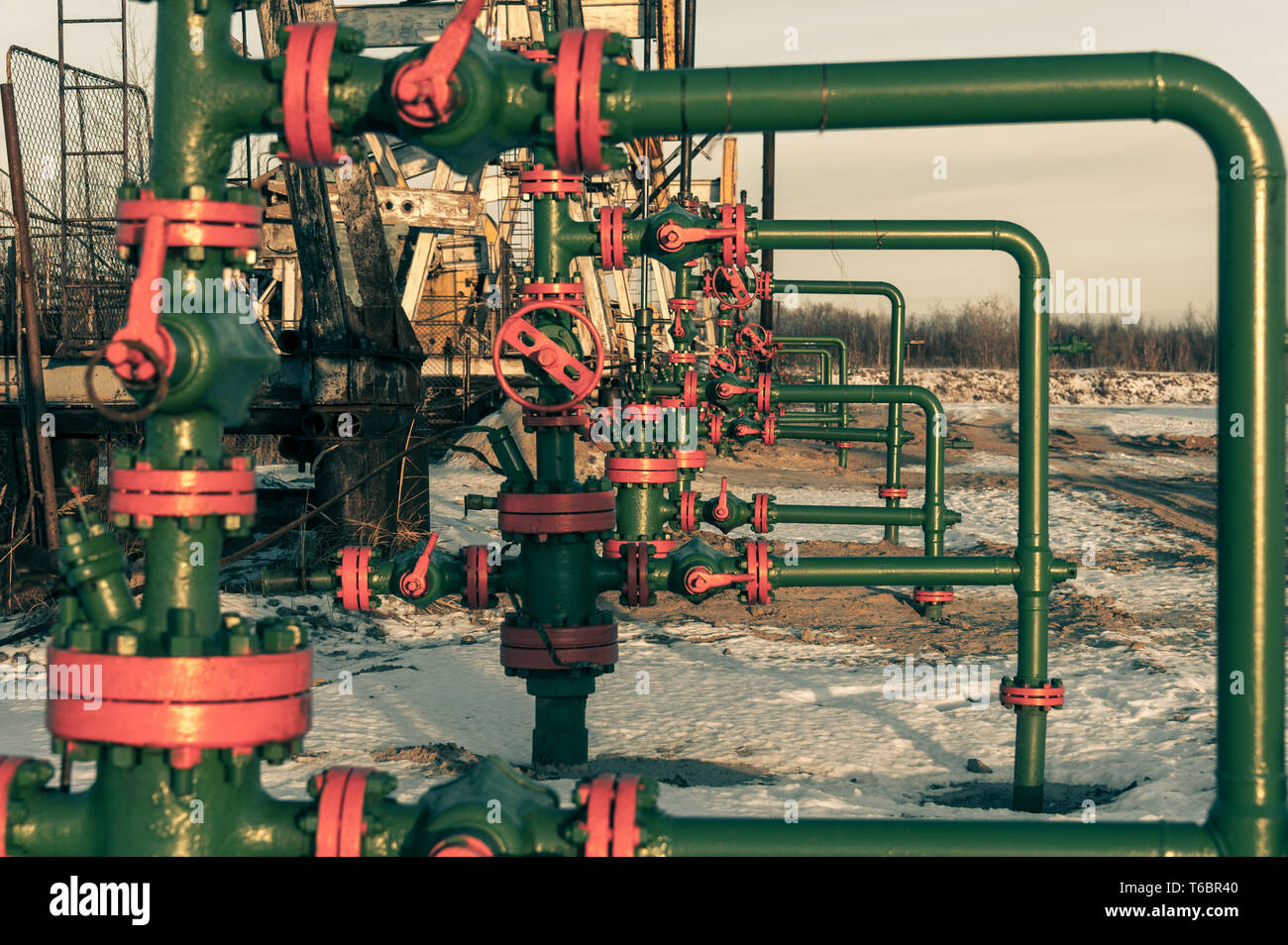 Wellhead manifold hi-res stock photography and images - Alamy