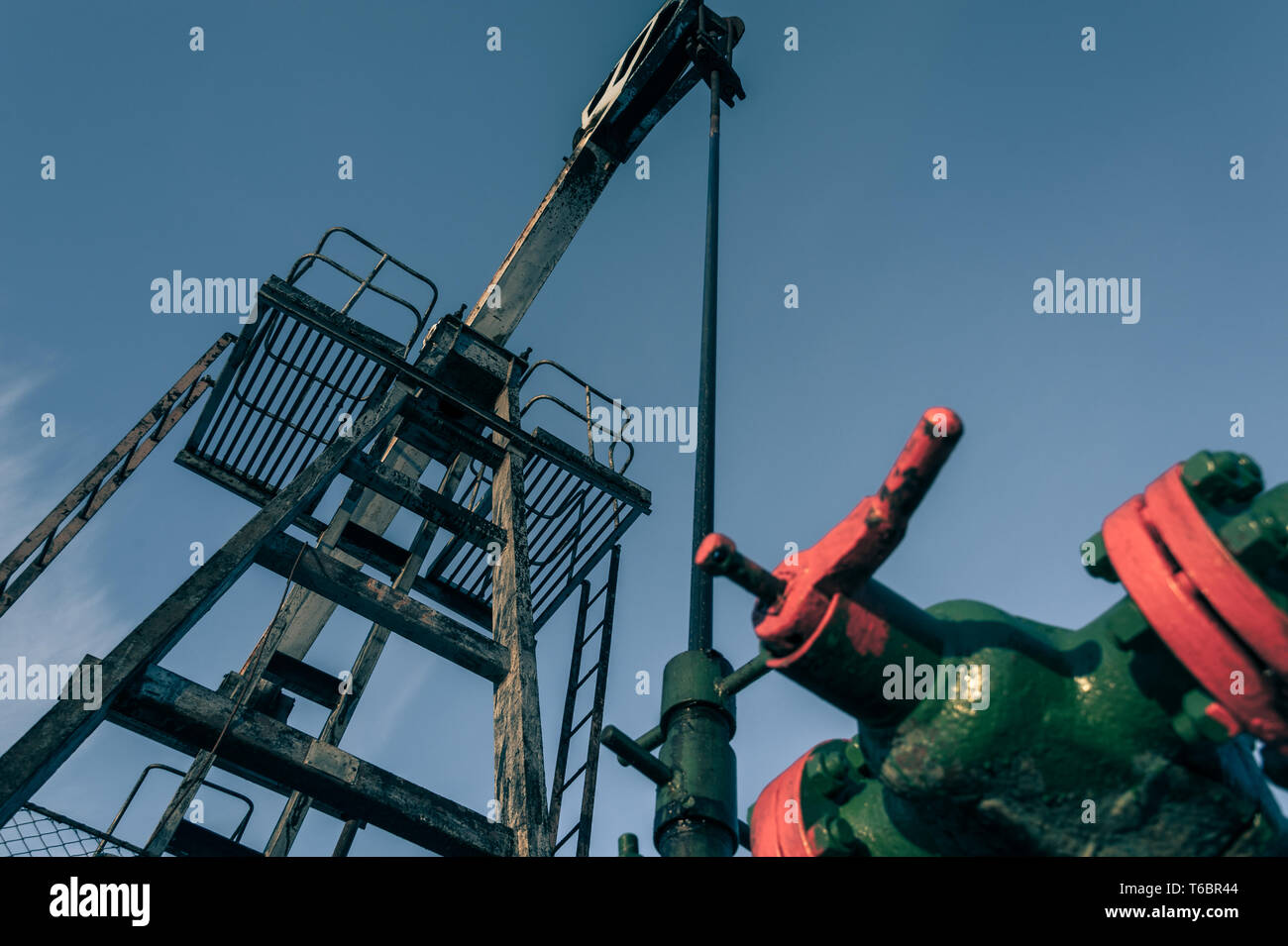 Wellhead manifold hi-res stock photography and images - Alamy