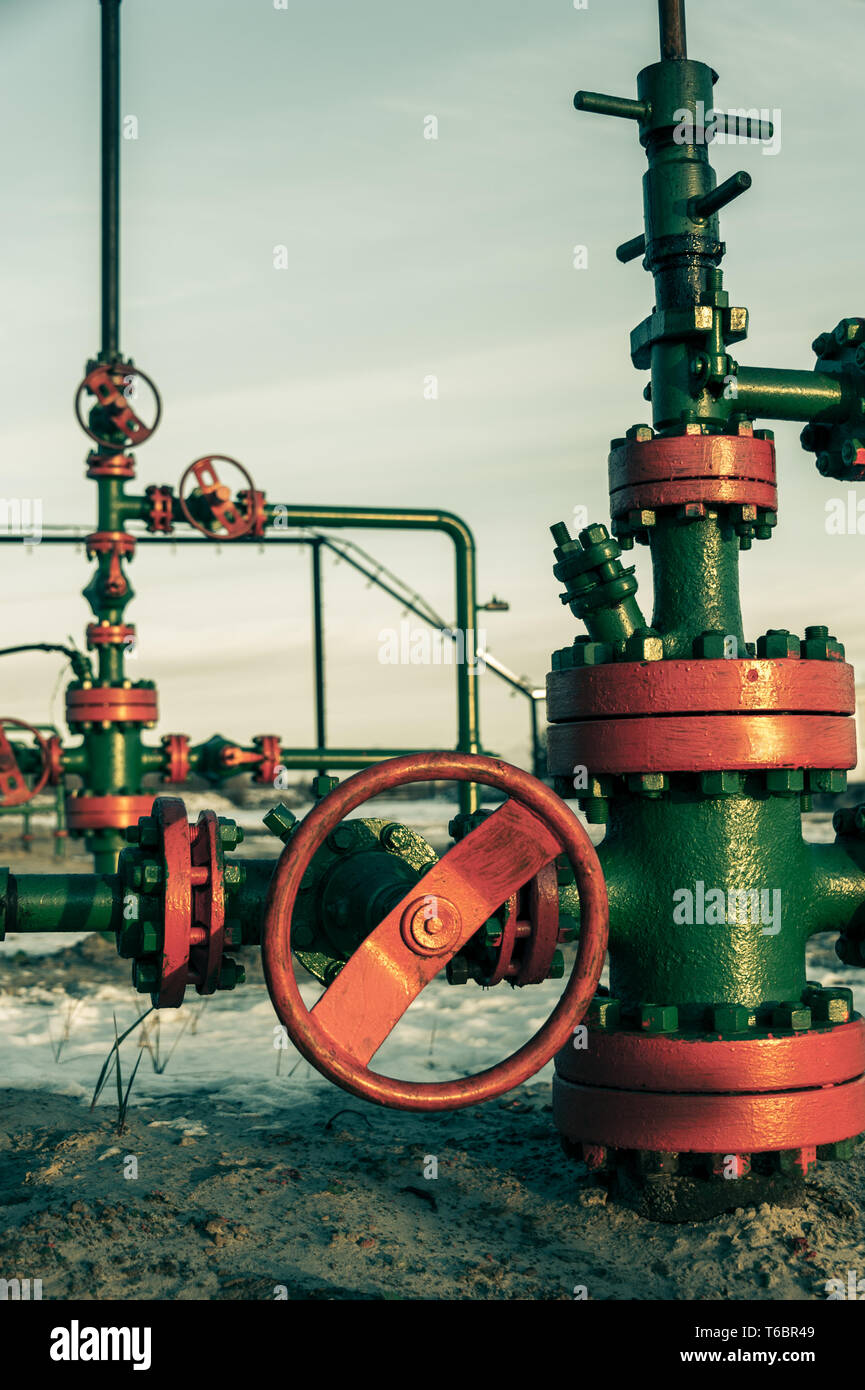 Wellhead manifold hi-res stock photography and images - Alamy