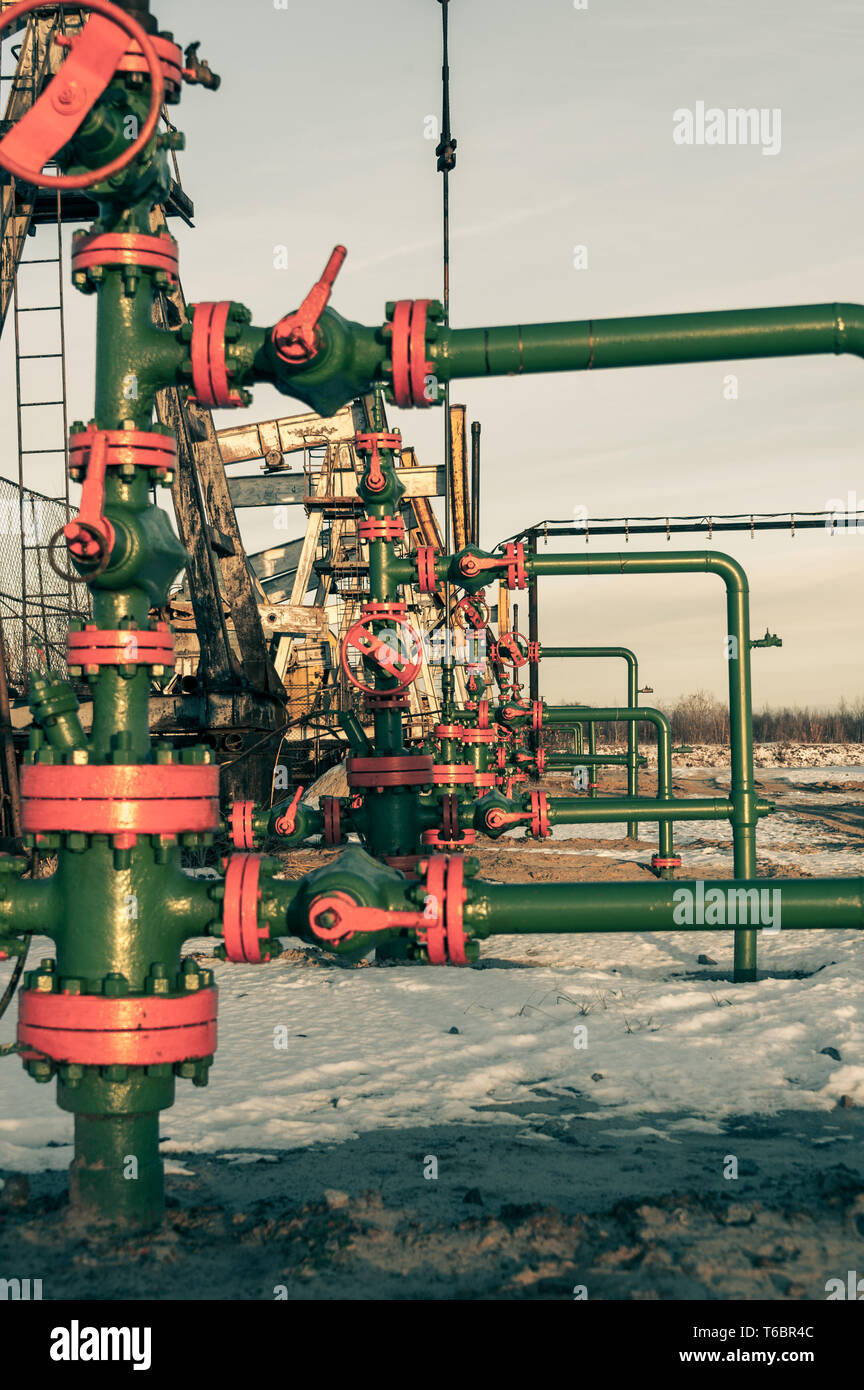 Wellhead manifold hi-res stock photography and images - Alamy