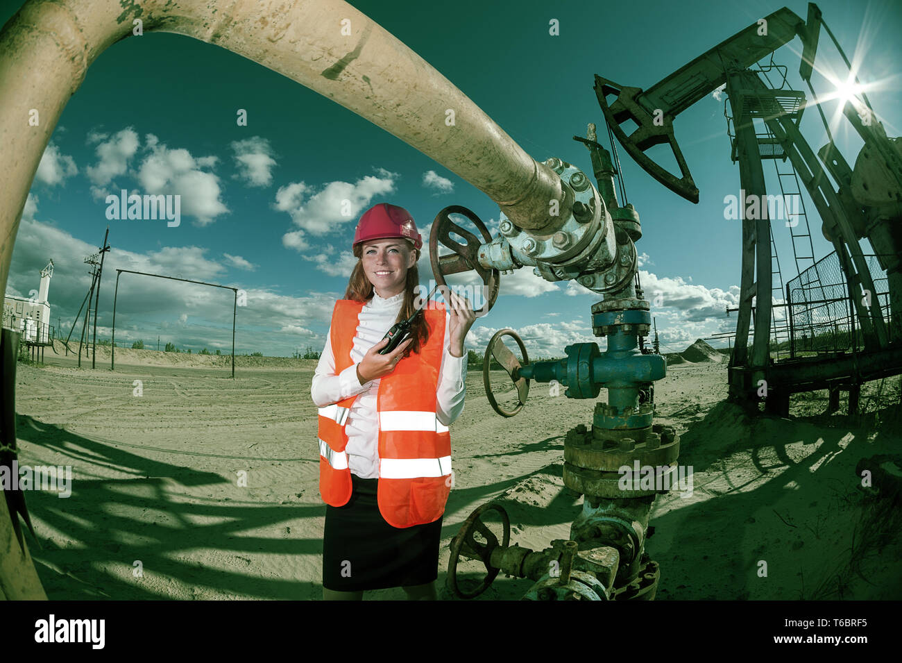 Woman engineer in the oilfield Stock Photo - Alamy