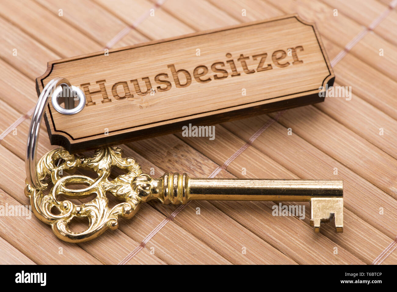 Owner holding key house hi-res stock photography and images - Alamy