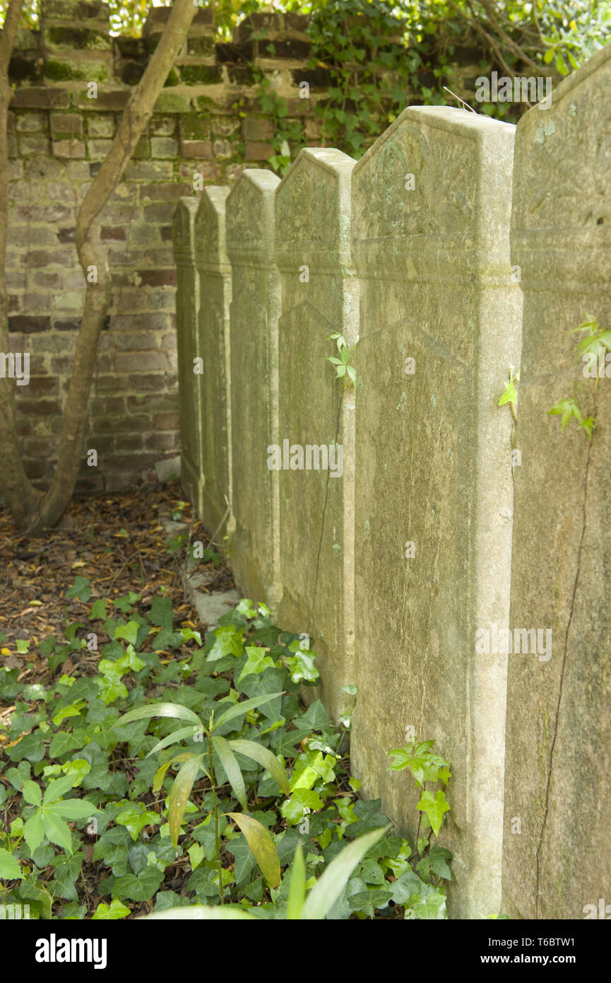 Old charleston cemetery hi-res stock photography and images - Alamy