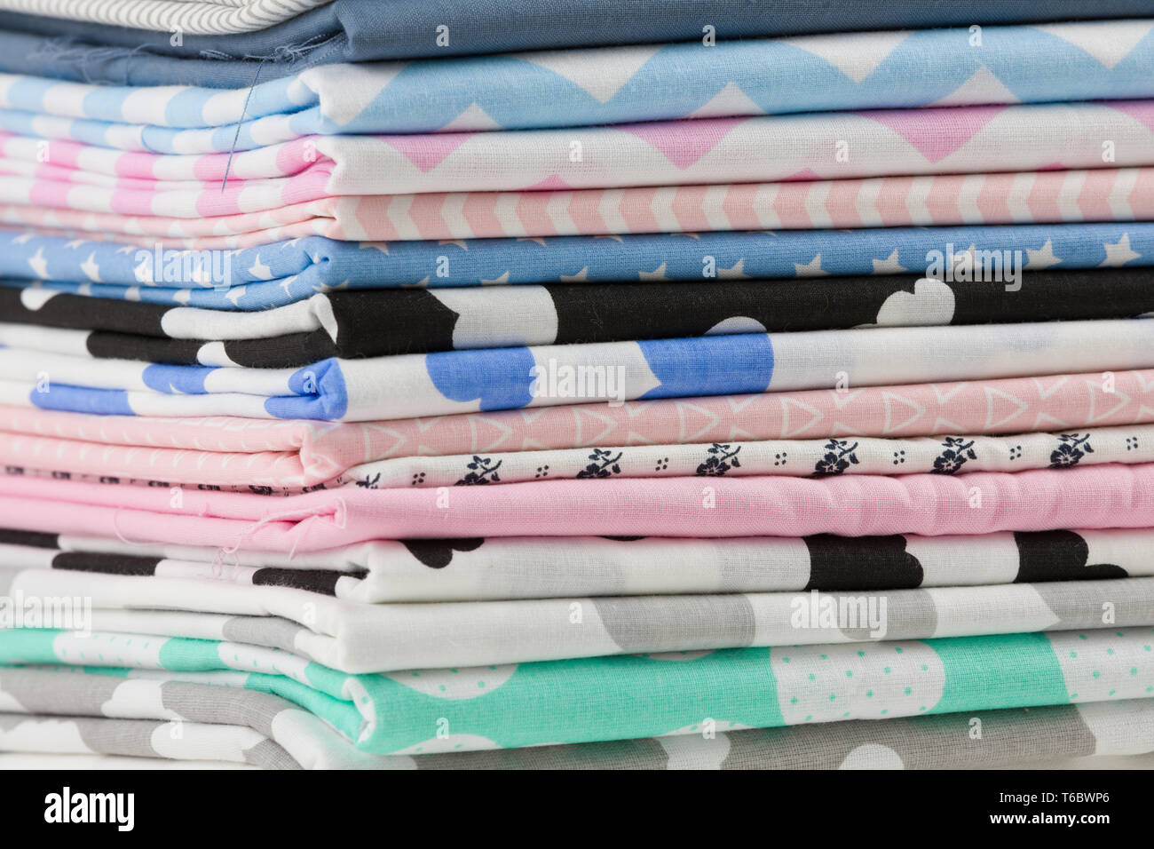 White fabric stack hi-res stock photography and images - Alamy