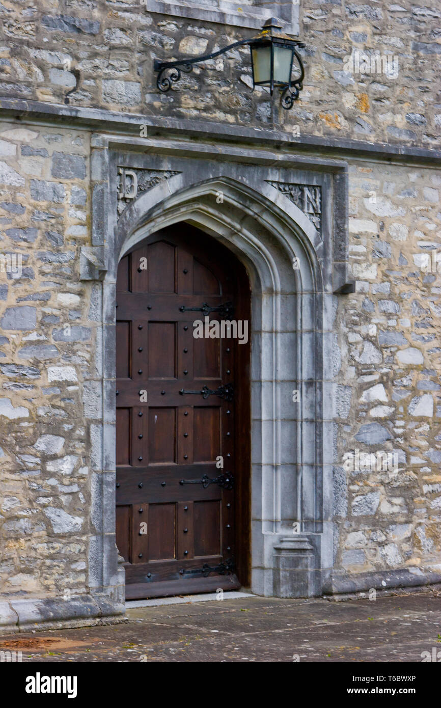Castle door hi-res stock photography and images - Alamy
