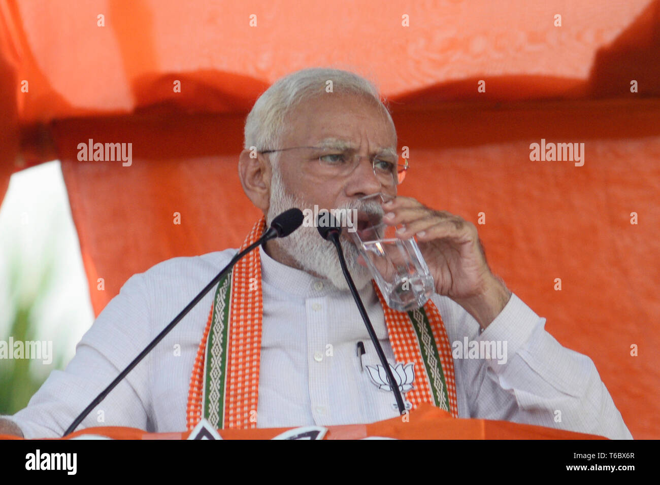 Kolkata, India. 29th Apr, 2019. Prime Minister Narendra Modi drinks ...