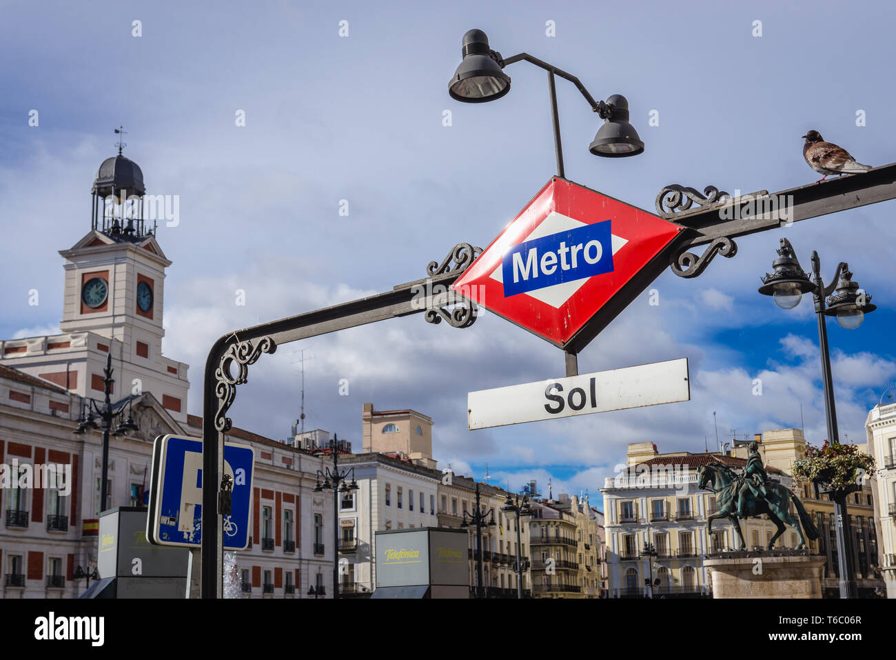 Logo del metro hi-res stock photography and images - Alamy