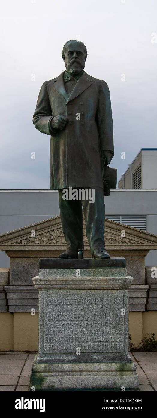 Garfield statue hi-res stock photography and images - Alamy