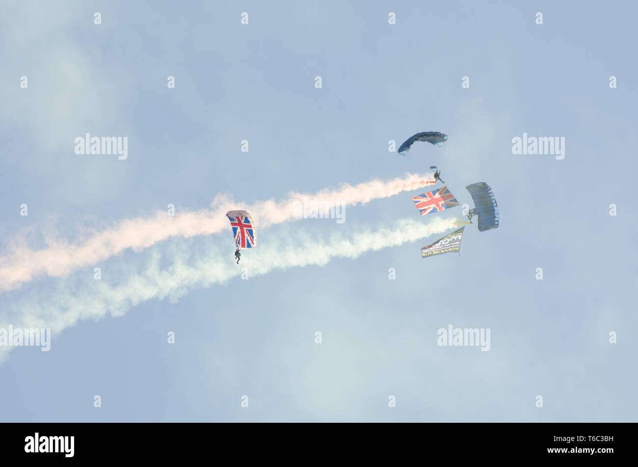 Descending flag hi-res stock photography and images - Alamy