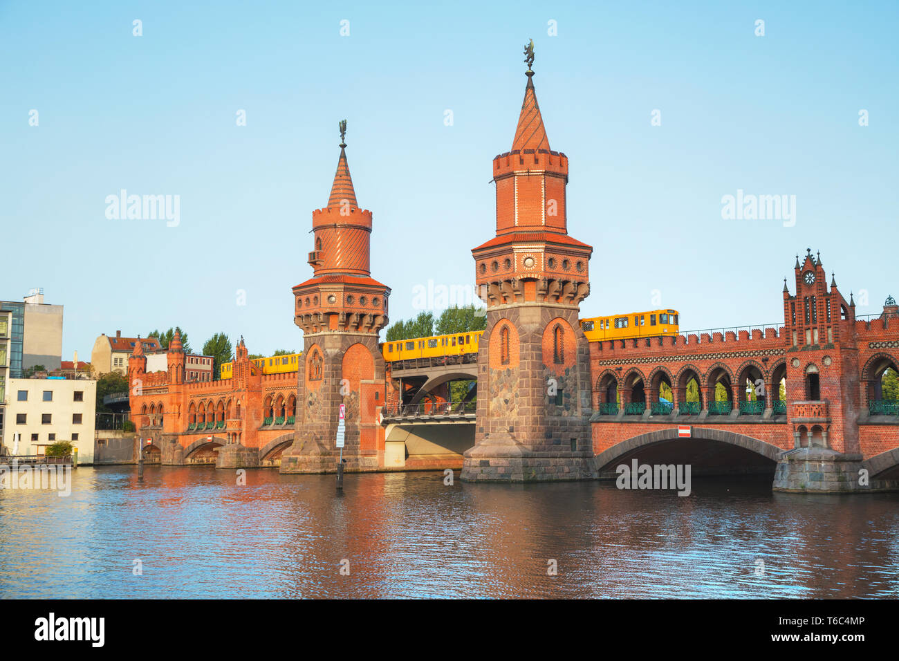 Oberbaum bridge in Berlin Stock Photo - Alamy