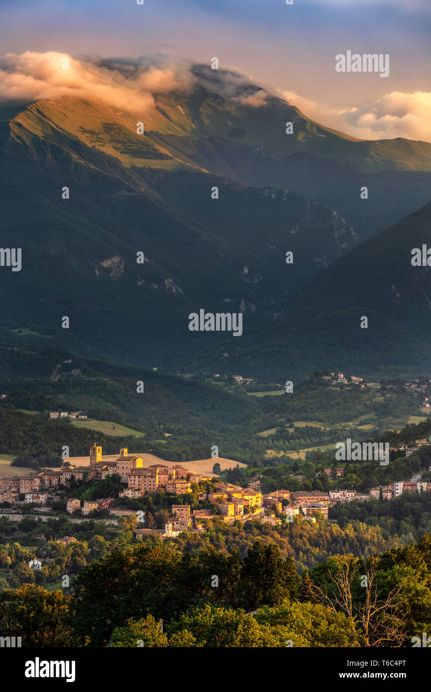 Sarnano marche italy hi-res stock photography and images - Alamy