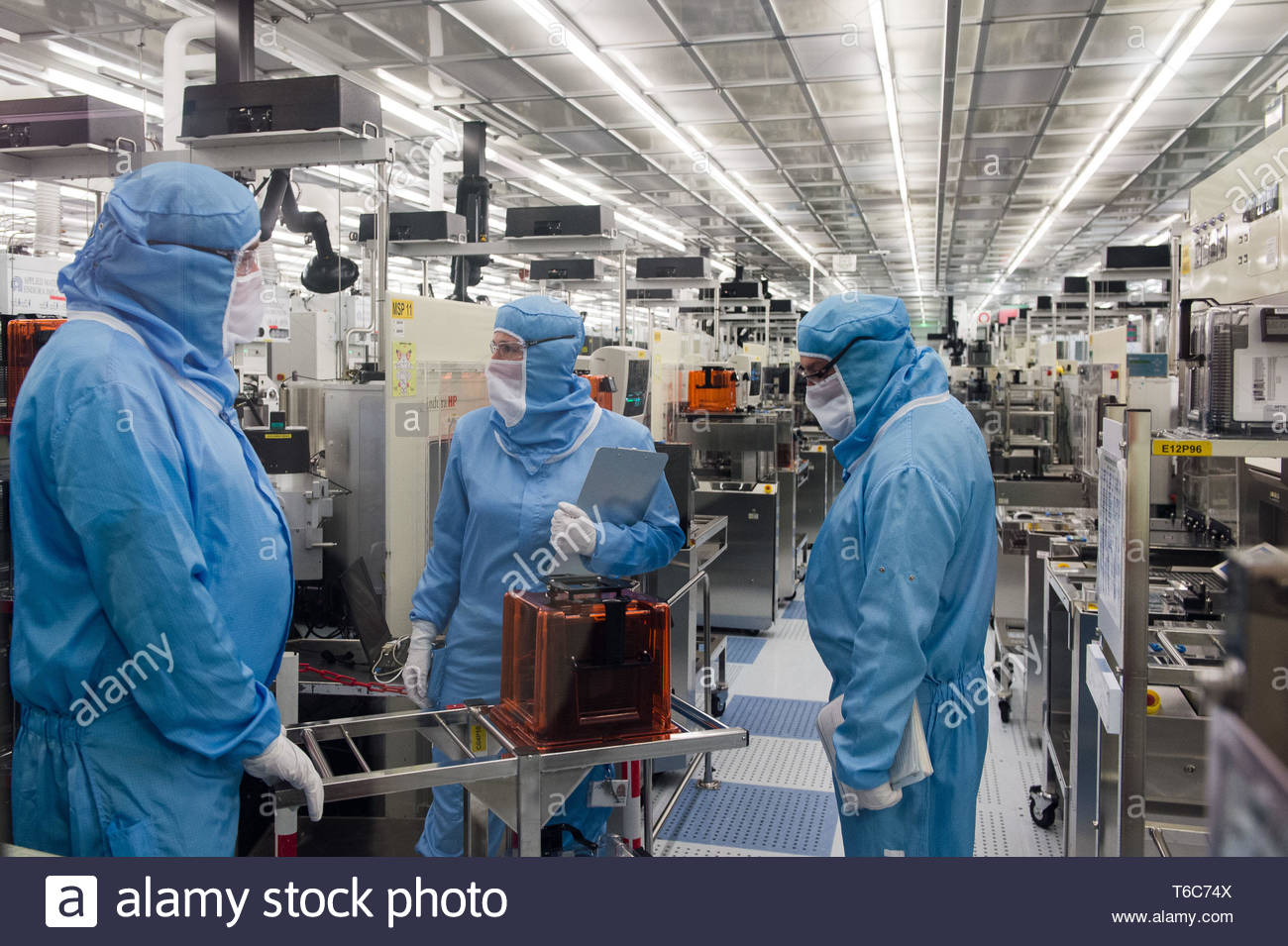 Semiconductor Factory Stock Photos & Semiconductor Factory Stock Images ...