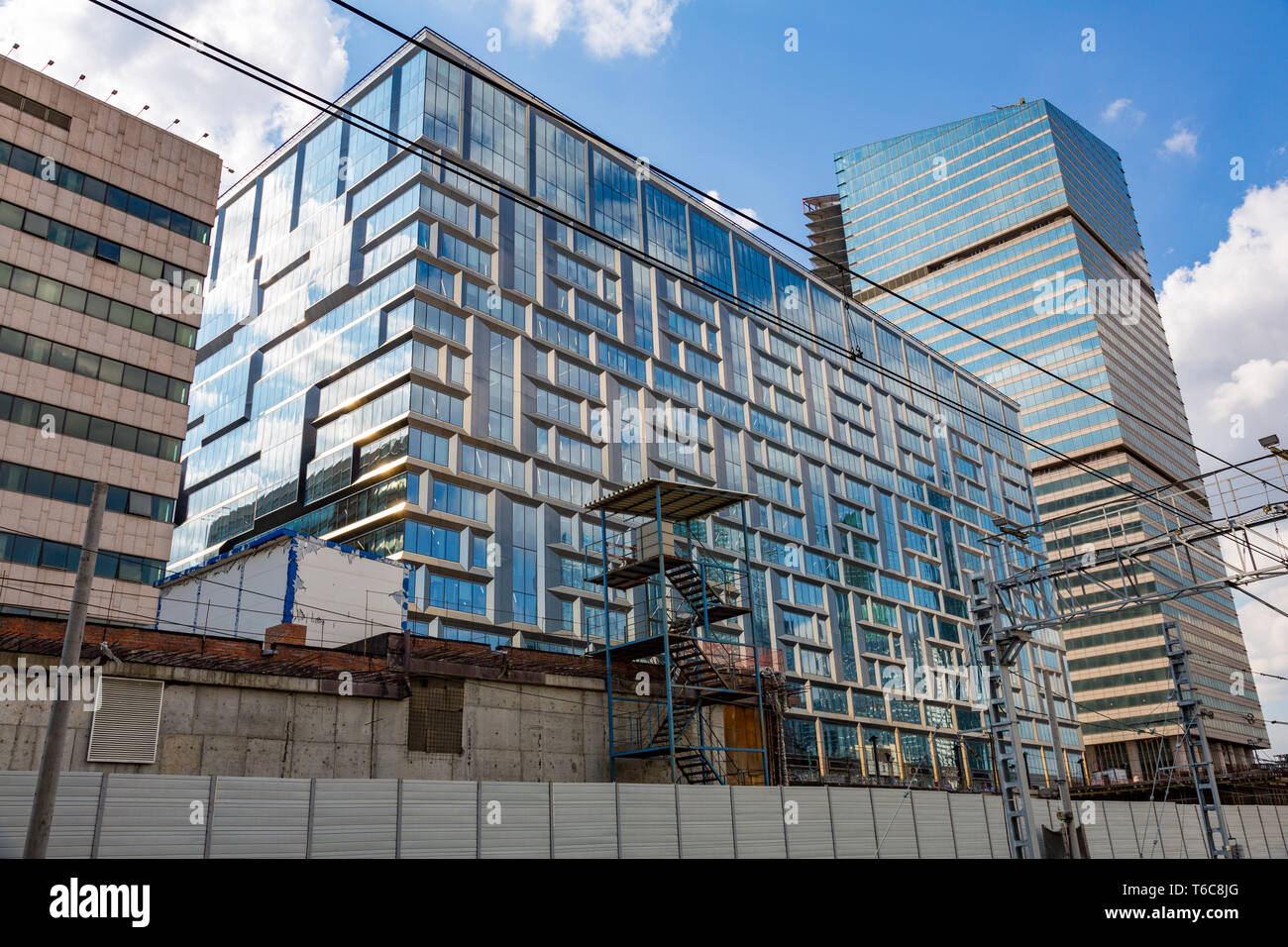 Business company glass building hi-res stock photography and images - Alamy